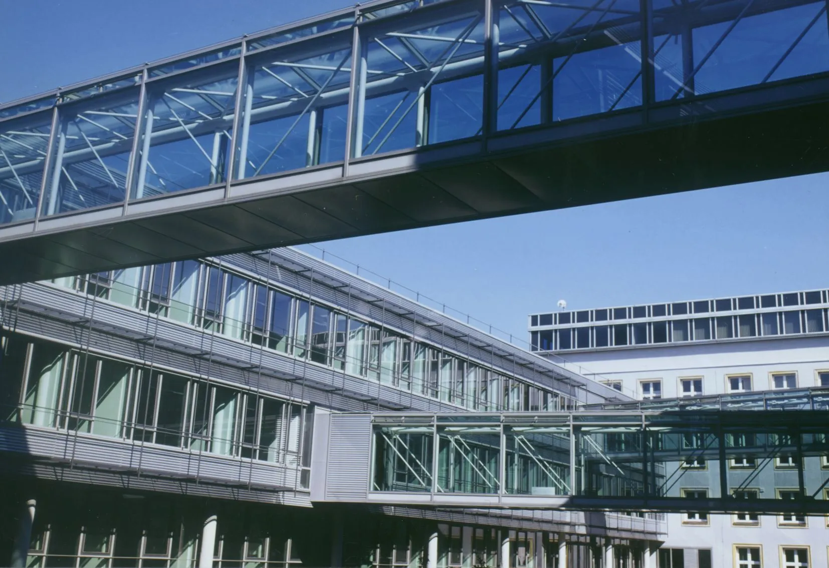 Leibniz Institute for Solid State and Materials Research Dresden | NTU ...